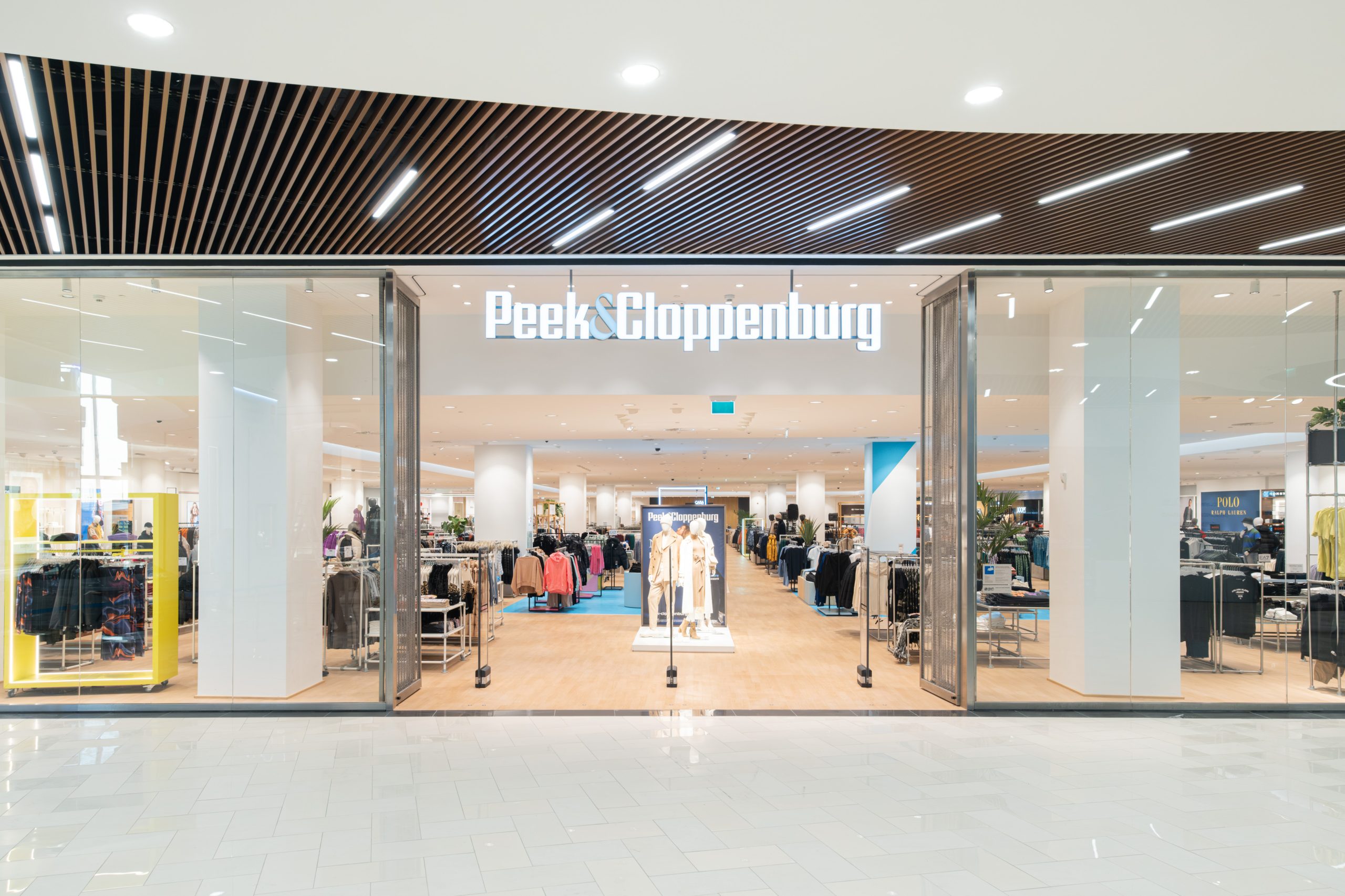 PEEK & CLOPPENBURG a inaugurat un nou magazin ȋn Promenada Mall Craiova - Top Secret Craiova